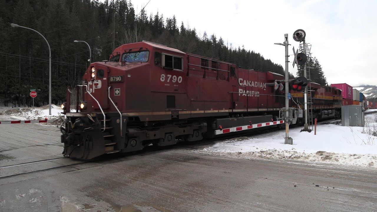 Skeena Pacific #2039 CPKC Containers Eastbound, Cambie, BC 10:15hrs ...