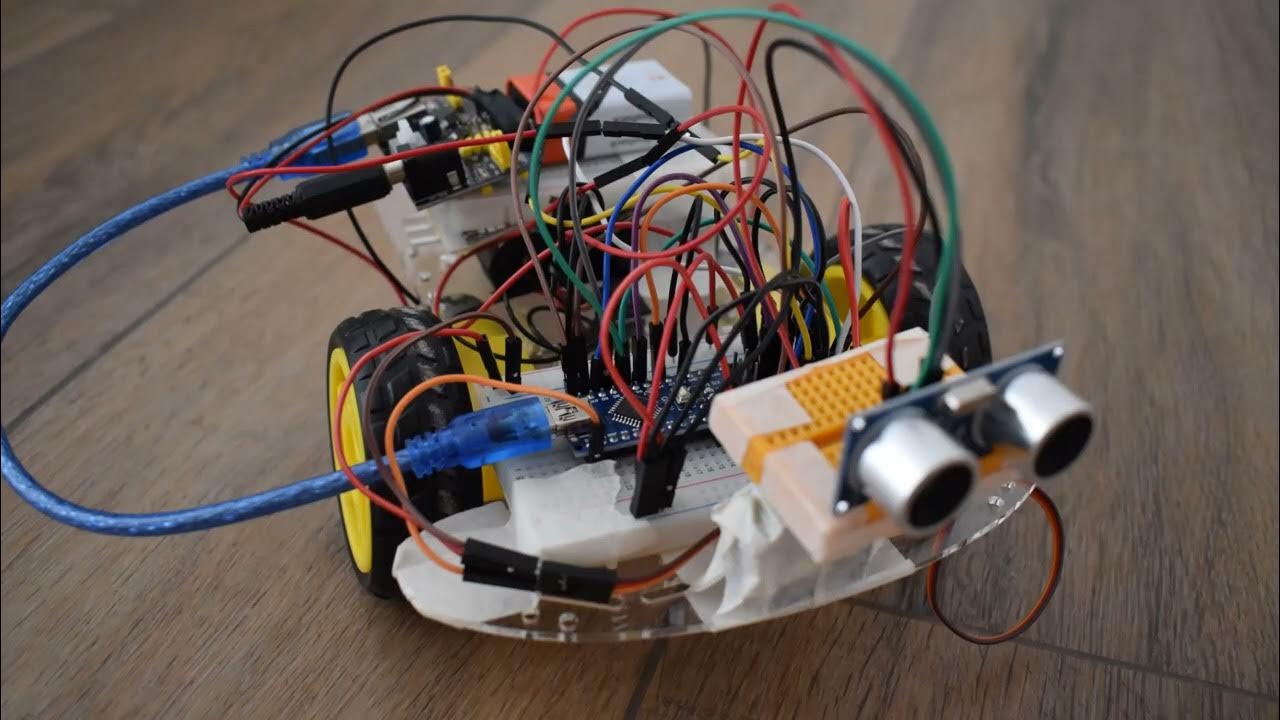 Robot autónomo esquivador de obstáculos con Arduino - YouTube
