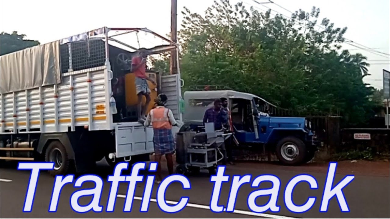 𝘔𝘢𝘬𝘪𝘯𝘨 𝘵𝘳𝘢𝘧𝘧𝘪𝘤 𝘵𝘳𝘢𝘤𝘬 𝘪𝘯 𝘳𝘰𝘢𝘥 #shreepervakasaragod - YouTube