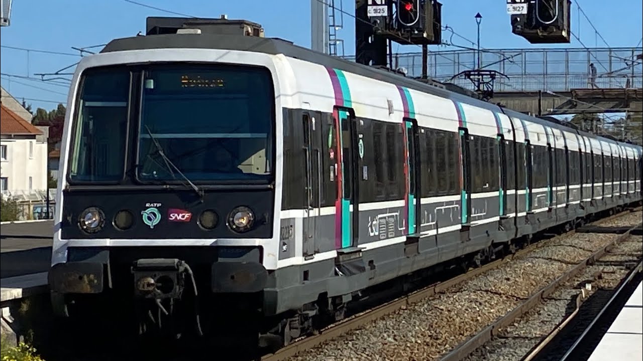 Arrivée d’un MI79 à Aulnay sous Bois - YouTube