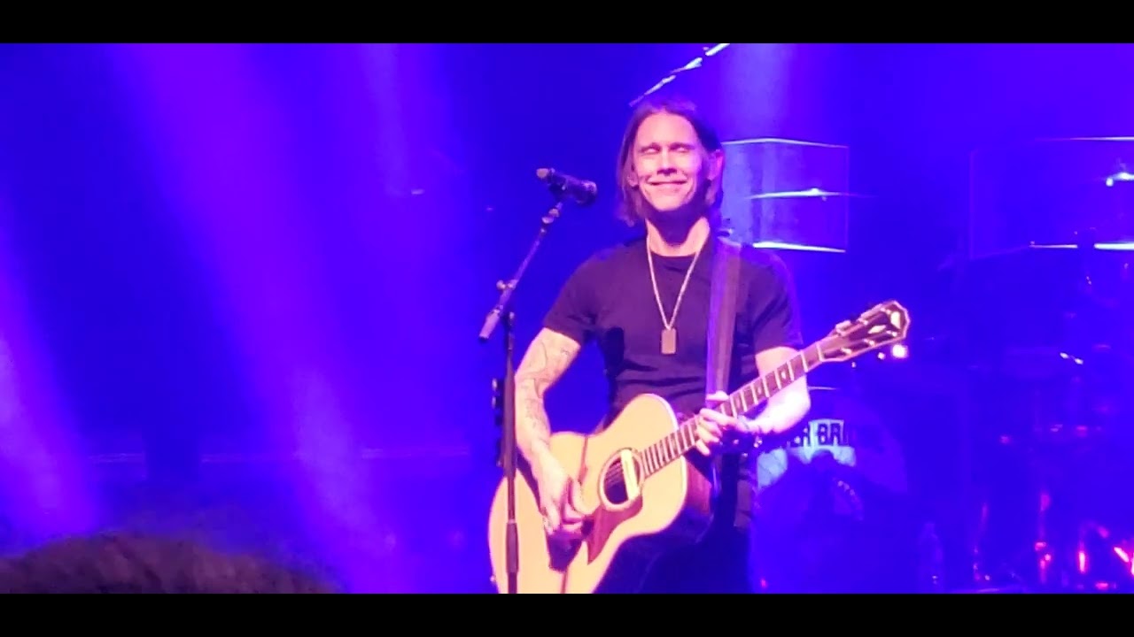 Alter Bridge - Watch over you -Live - YouTube