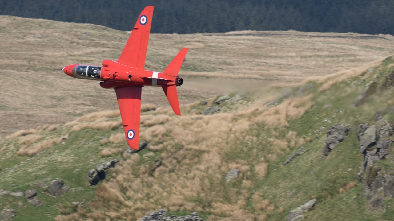 Red Arrows Hawk Low Level Flight Mach Loop, BWLCH - YouTube