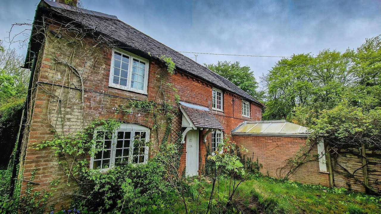We found ABANDONED Cottages - Left to Decay! - YouTube
