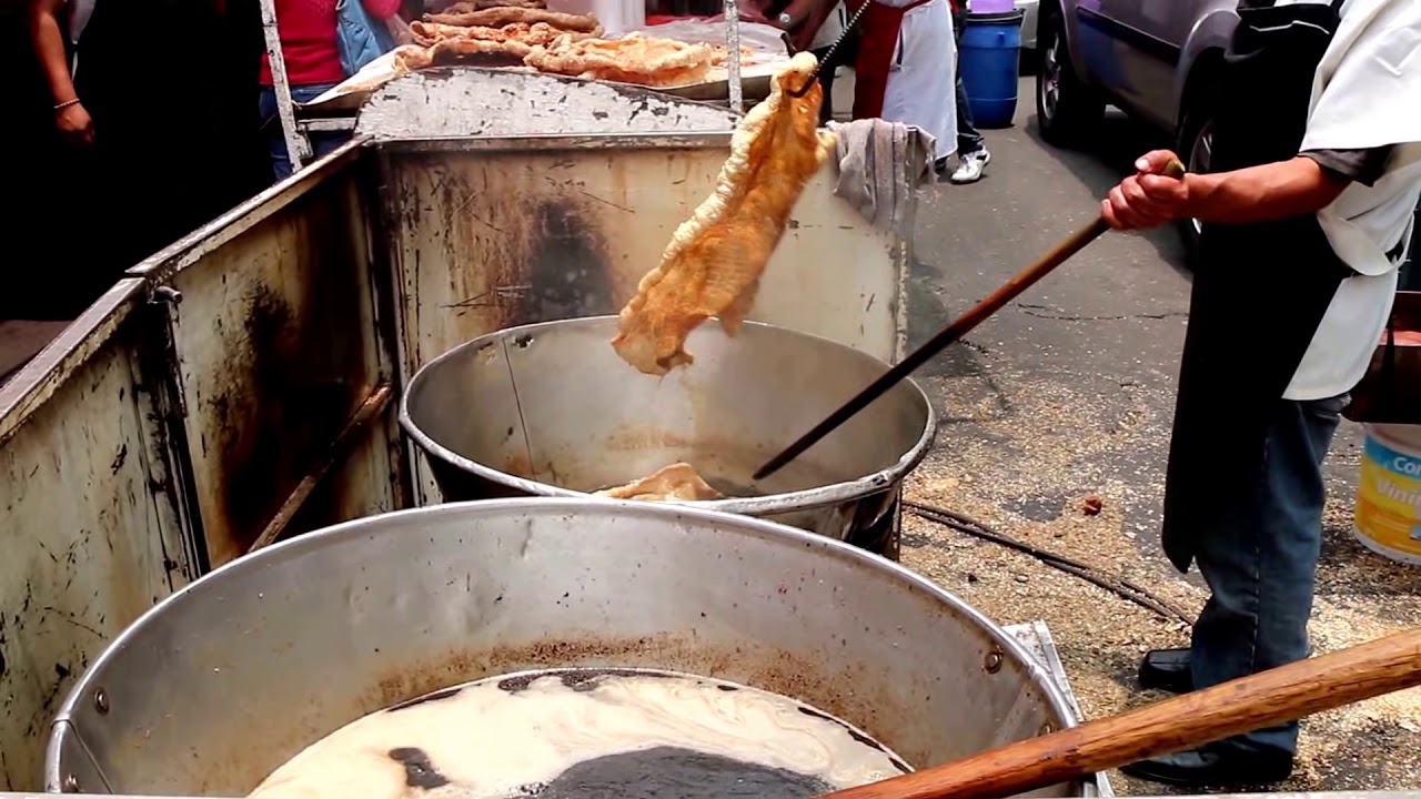 Haciendo chicharrón de puerco y puerca - YouTube