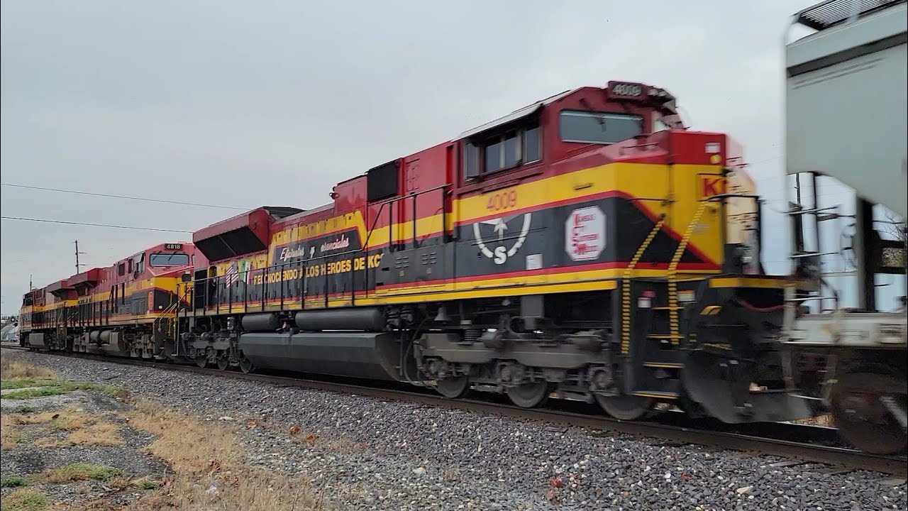 KCS #4009 Saluting KCS Heros unit trailing on a northbound Grain Train ...