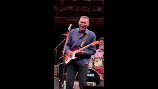 Robert Cray - Sitting on Top of the World Chords - Chordify