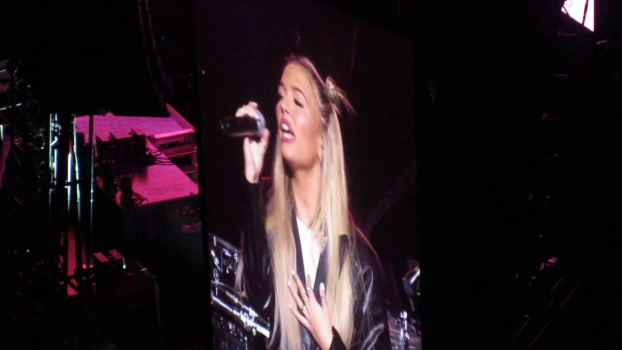 Lennon Stella - Bad (Live Performance) World War Joy Tour - YouTube