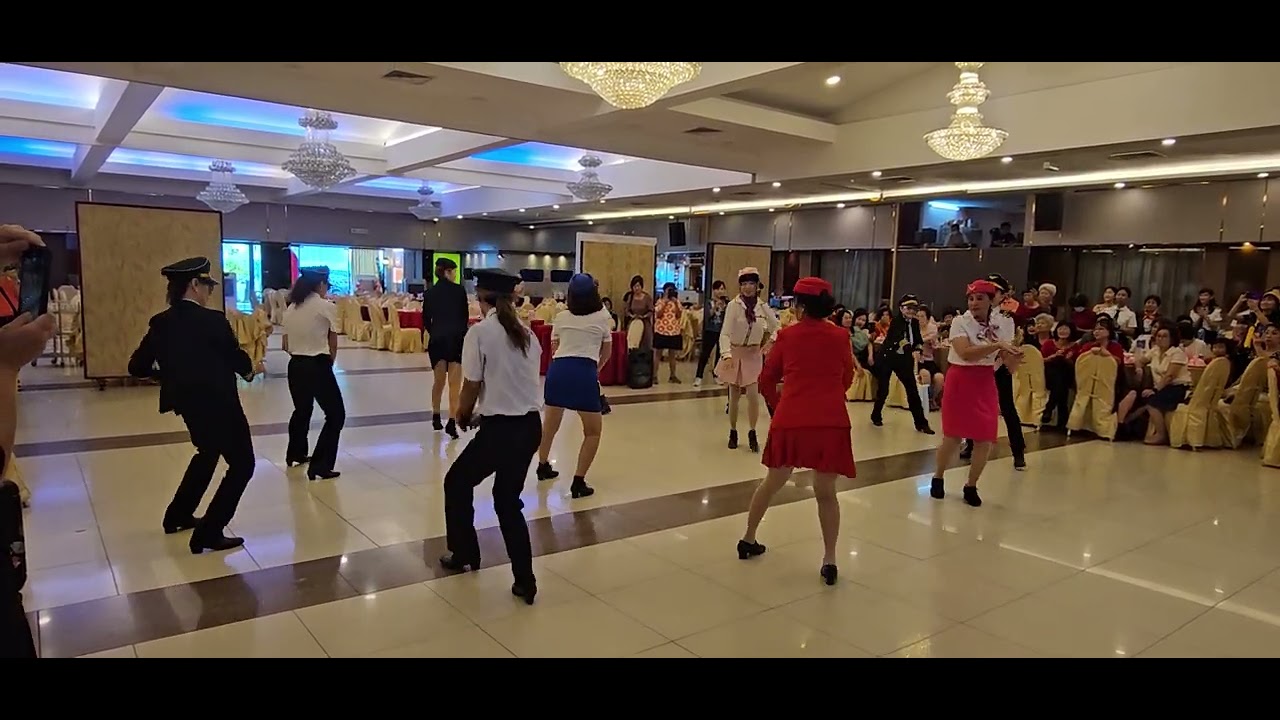 WALK THE WORLD line dance - YouTube