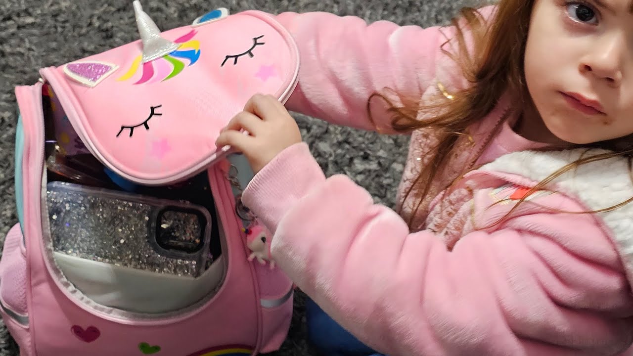 La mochila mágica de Regina - YouTube