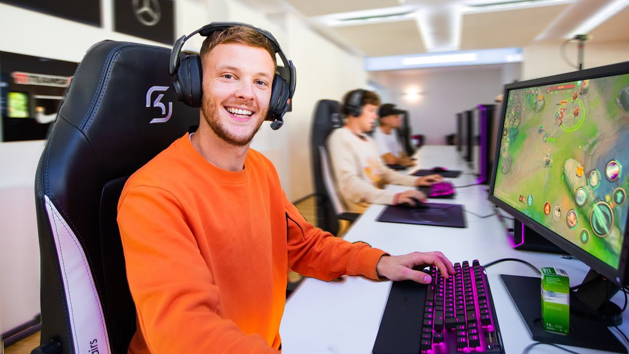 Spending 48 Hours With A Top Gaming Team - YouTube