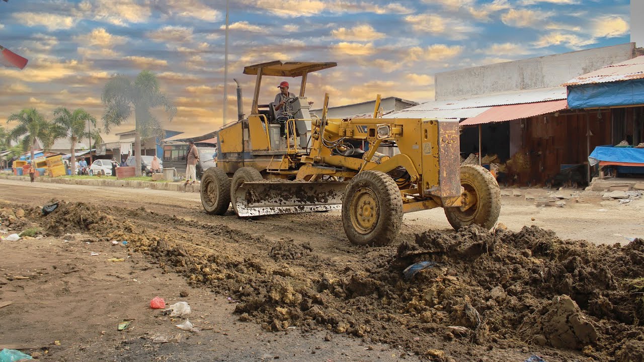 Komatsu Motor Grader Smooths the Road While 405A & PC 130F Move Dirt ...