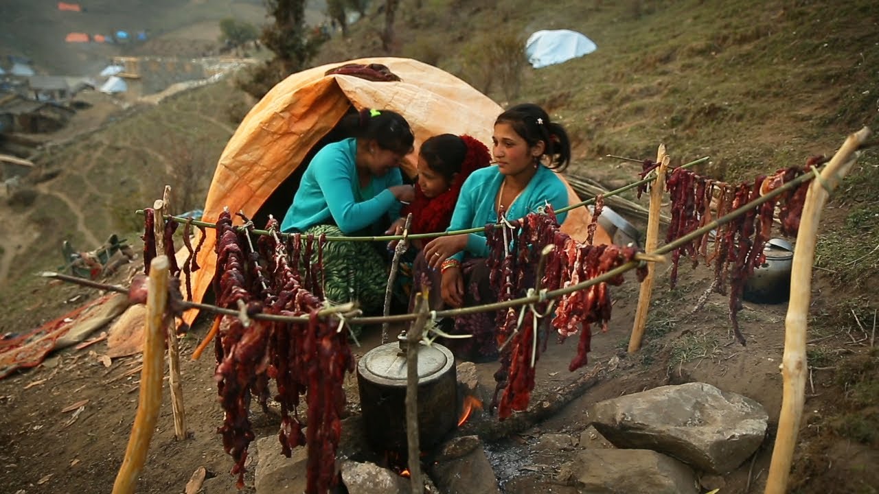 nomad people kitchen Himalayan Rural LIfe yarsagumba seekers crossing the mountain #rurallife ...