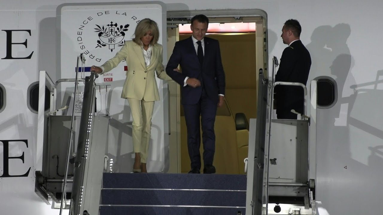 Arrivée d'Emmanuel Macron en Indonésie | AFP Images - YouTube