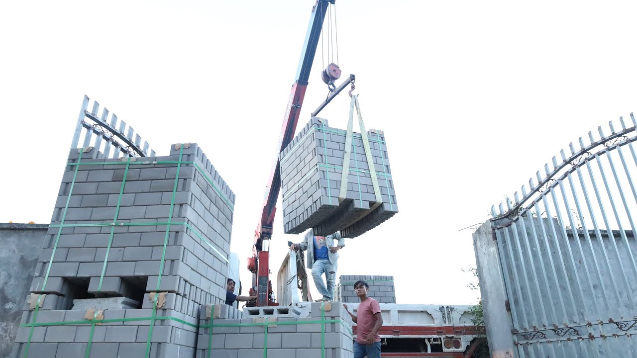 ស្ទូចឥដ្ឋអ៊ិនធ័រឡក់ដាក់ជូនអតិថិជន | Crane Interlock bricks to customer ...