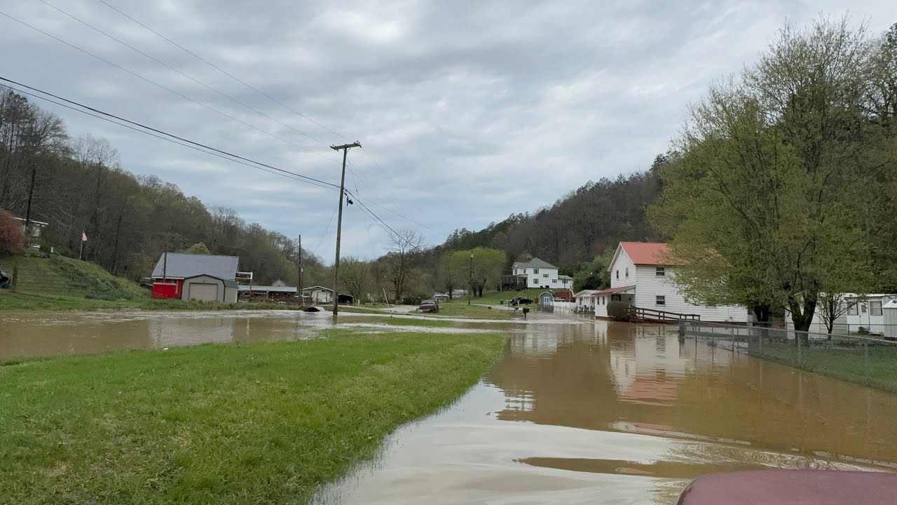 April 4, 2025 Floods in Van Lear, Kentucky - YouTube