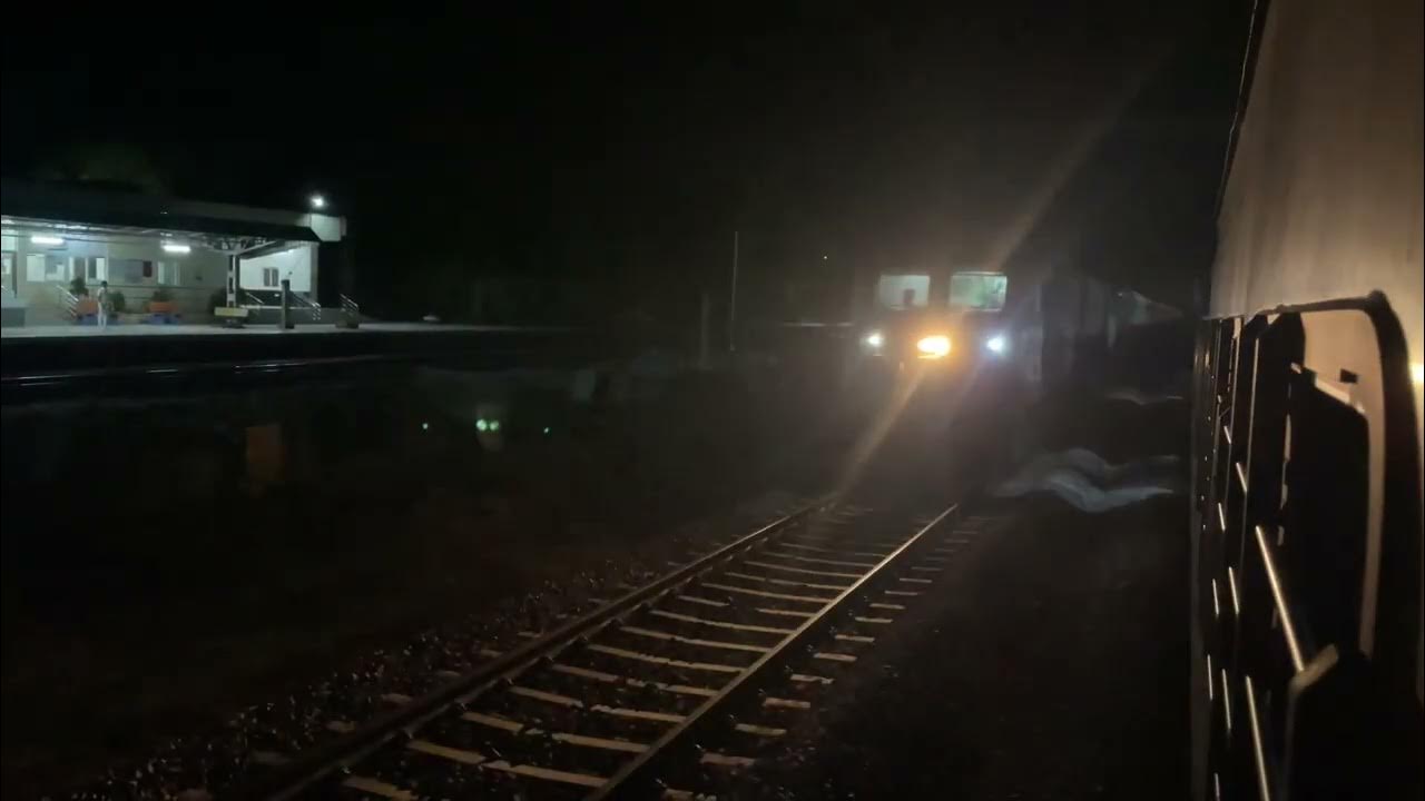 22692 SBC NZM Rajdhani Express Overtaking 12627 Karnataka Express at Garladinne - YouTube