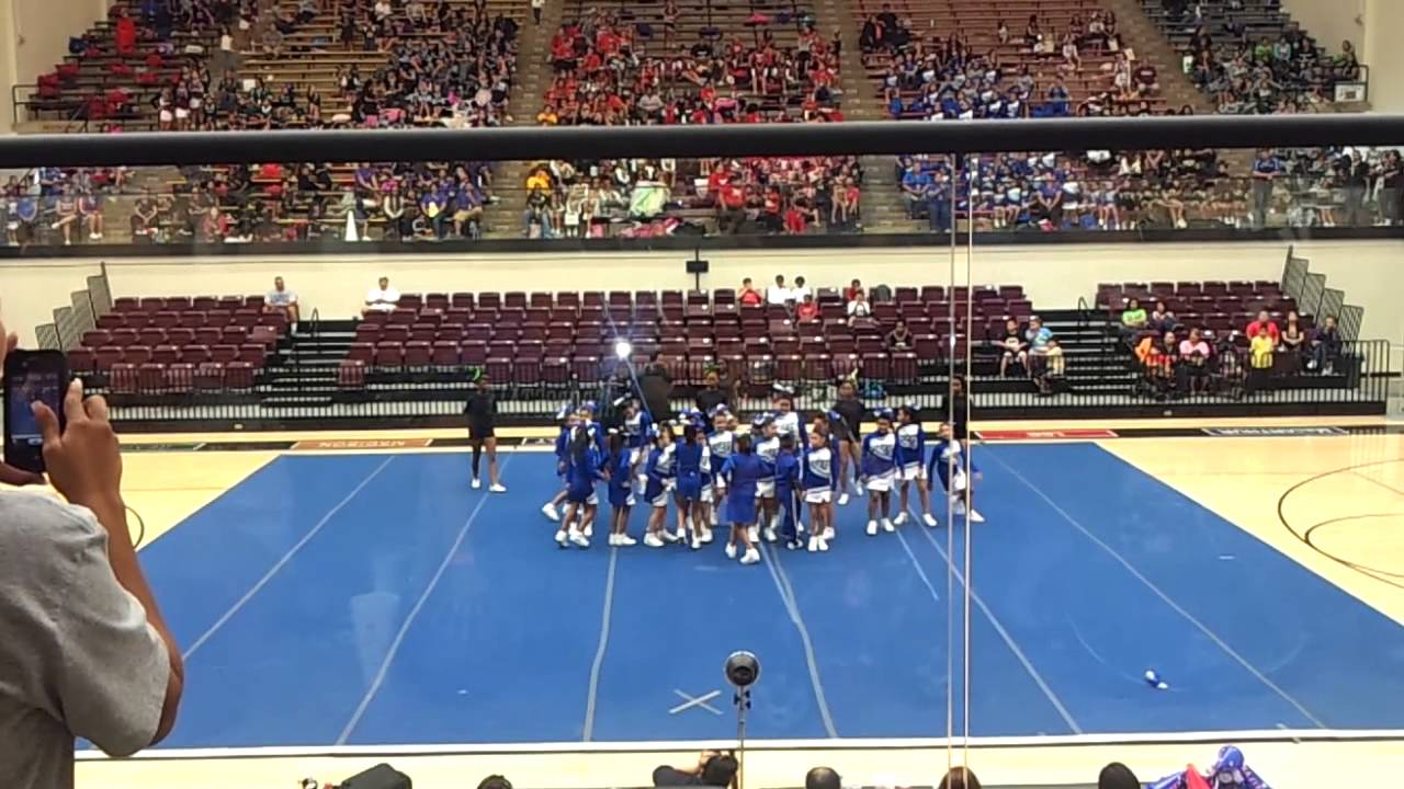 Jr. Voks 9&10 Cheer 2012 NAJIFF - YouTube