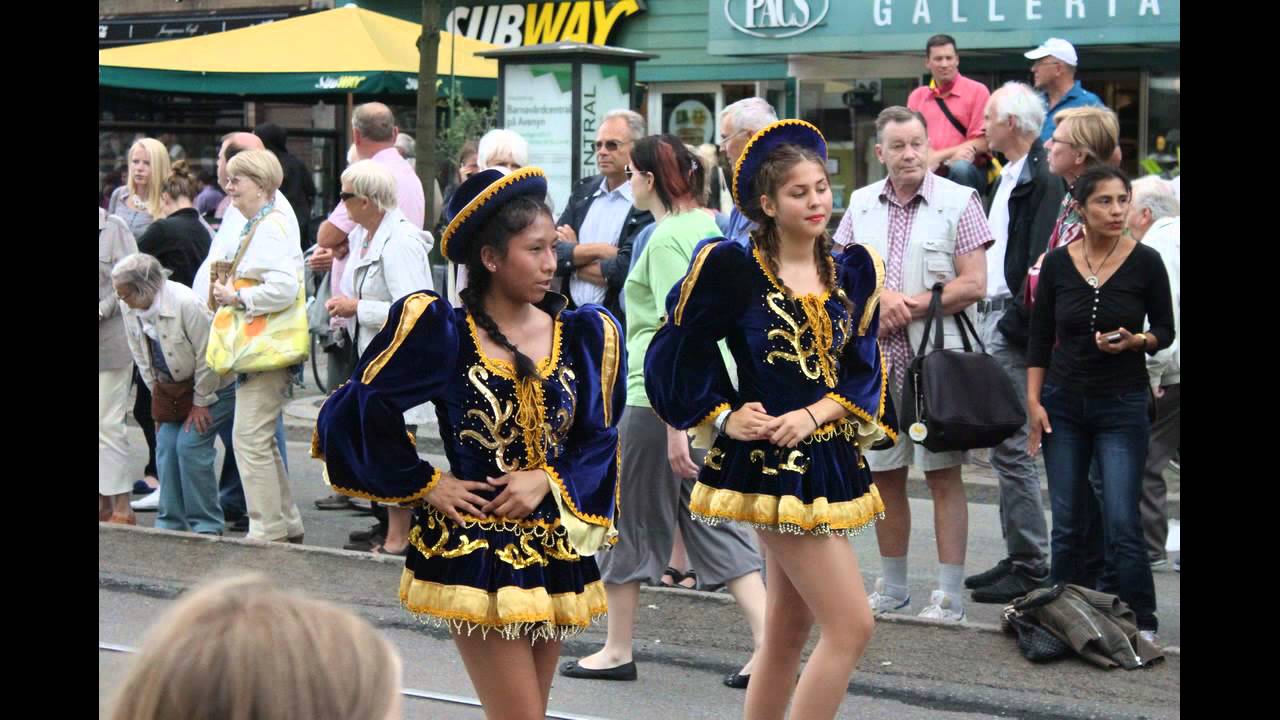 Hammarkulle carnevals tåg på Avenyn 2012 - YouTube