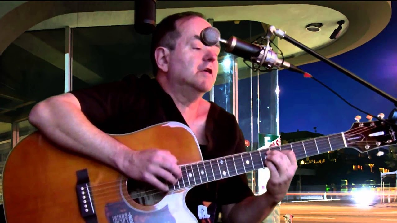 Winston K sings Diggin' Your Scene by The Blow Monkeys - YouTube