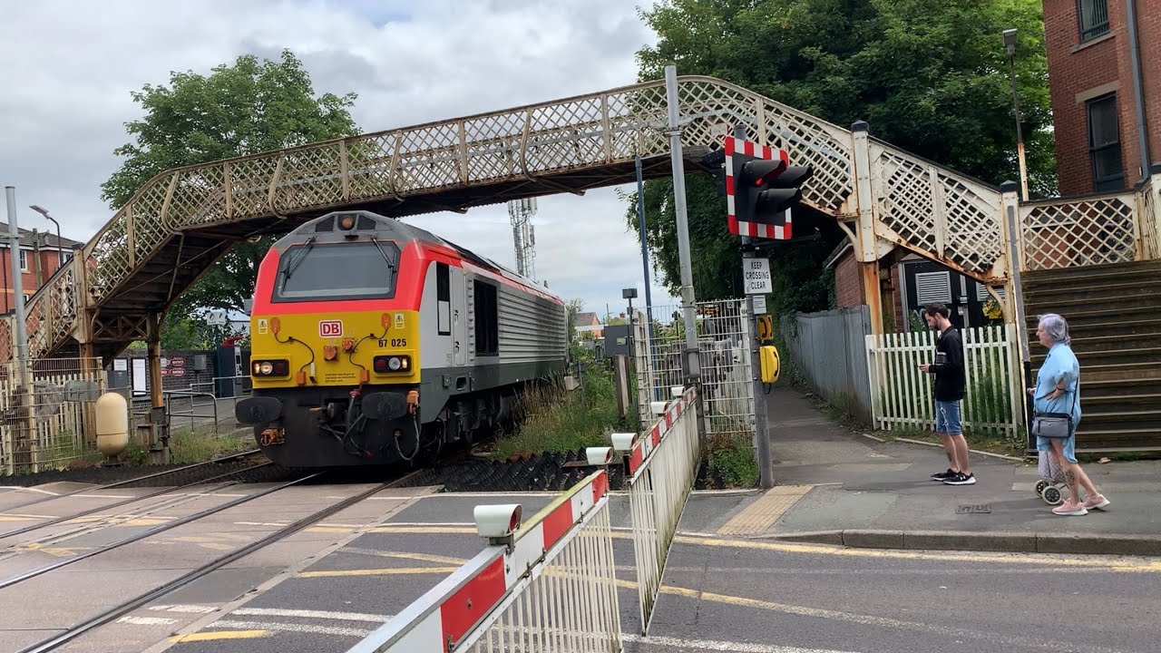 *Class 67* Nantwich Station Level Crossing - Cheshire - YouTube
