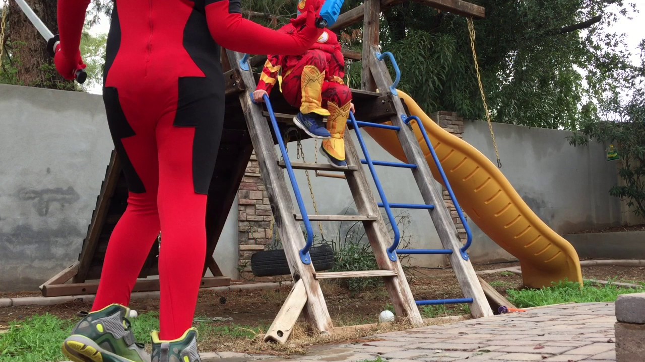 Flash vs deadpool - YouTube