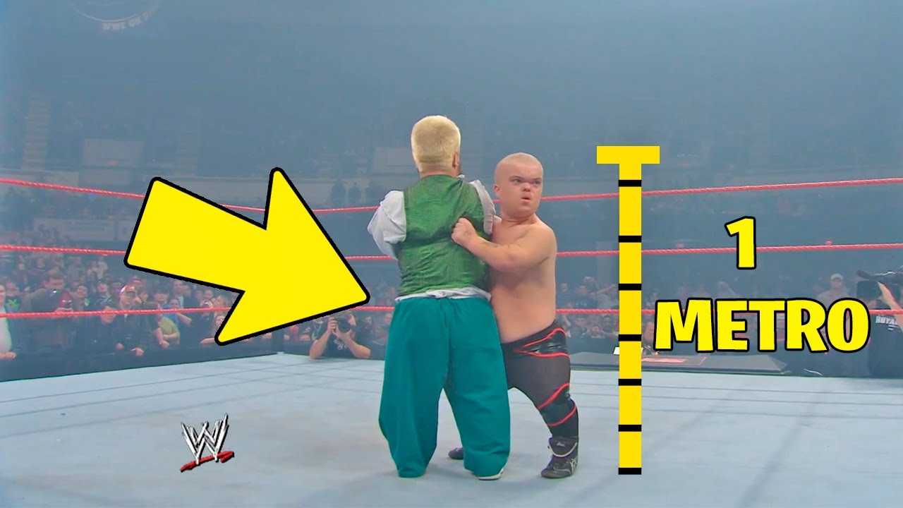 La EXTRAÑA Batalla Real de ENANOS de WWE - YouTube