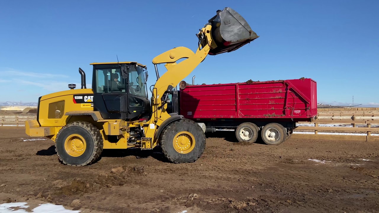 938M Loading Manure - YouTube