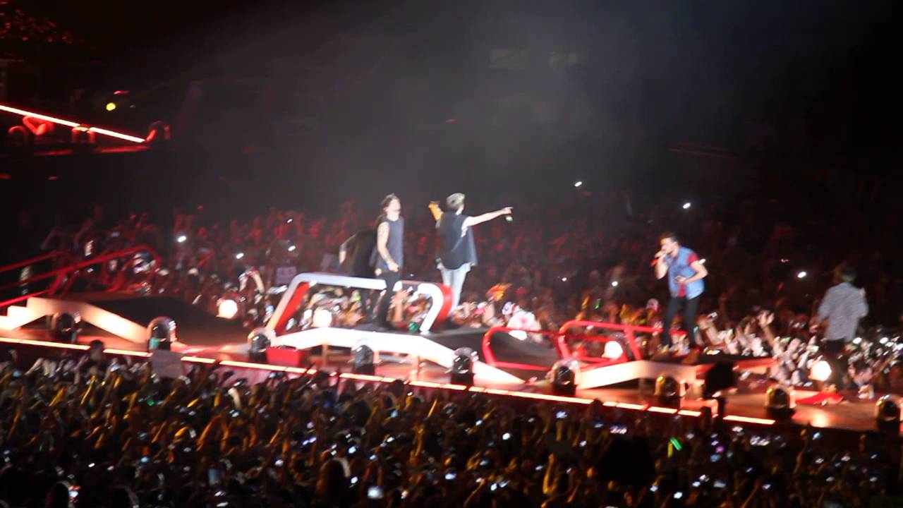 One Direction live San Siro (Milano) - HAPPILY - YouTube