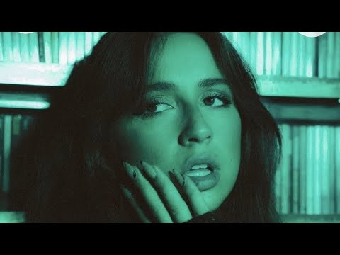 Drawing Tate McRae time lapse - YouTube