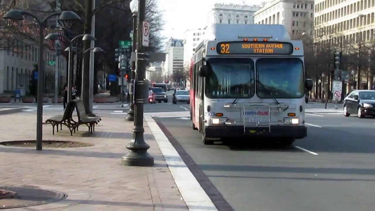 WMATA Metrobus 2001 New Flyer C40LF #2303 - YouTube