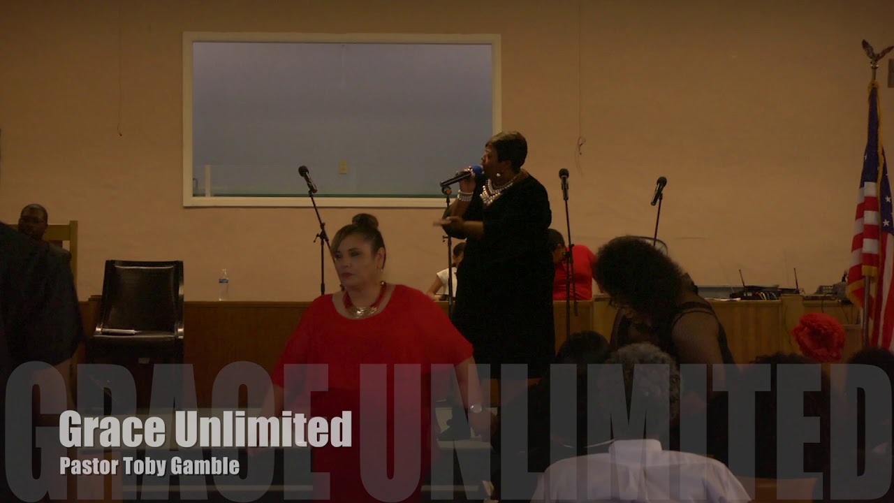 Simone Hawkins sings with power and authority - YouTube