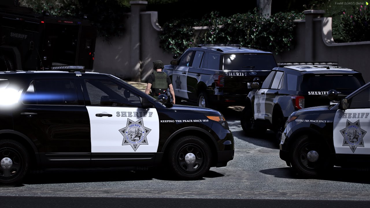 Playing Law Enforcement In A Realistic FiveM Server! - YouTube