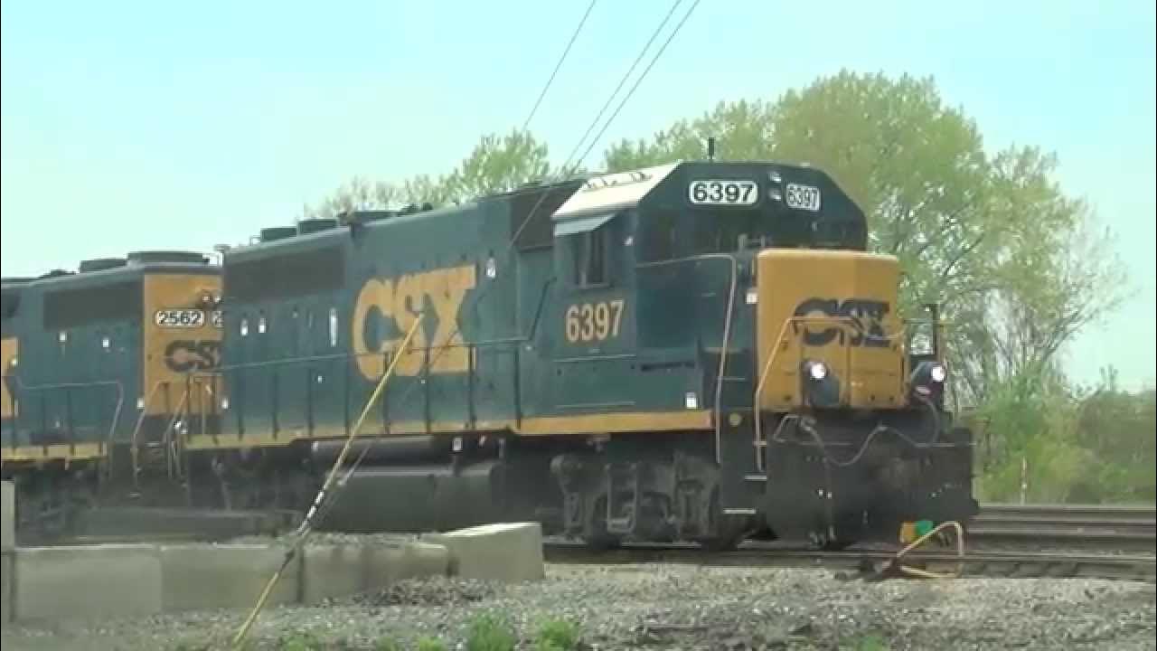 Loud Horn on CSX GP38-2S Engine - YouTube