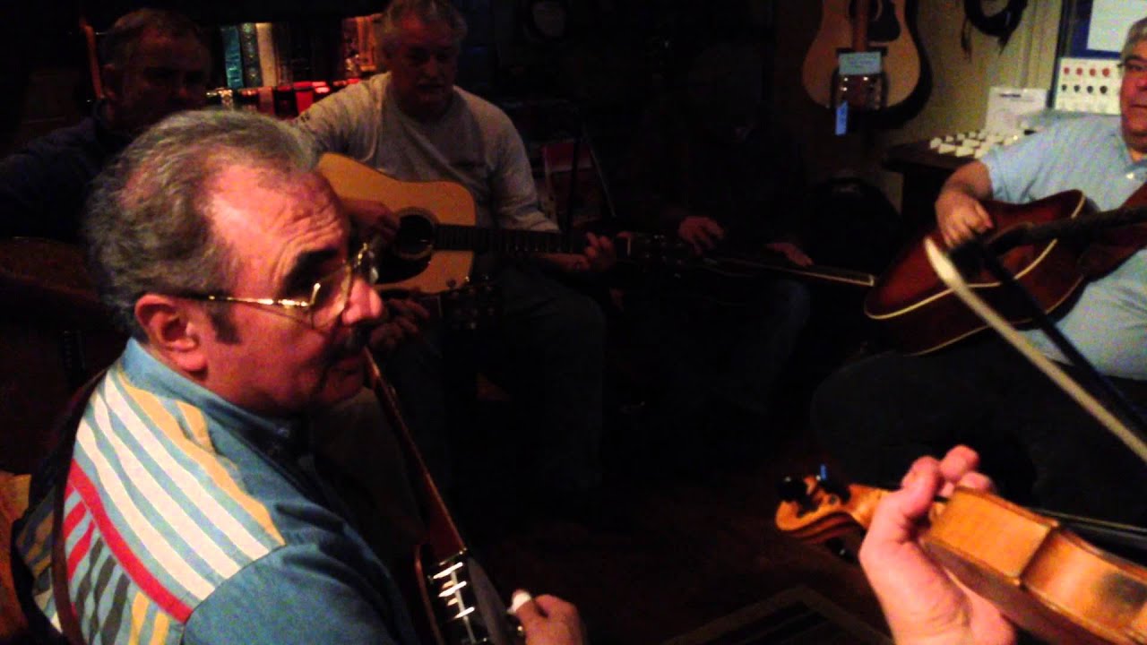 Lee Cherney leading "Sittin On Top Of the World" at Guitar House ...