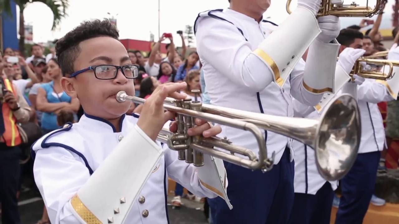 Primer gran ensamble de bandas de paz - Plaza Merliot - YouTube