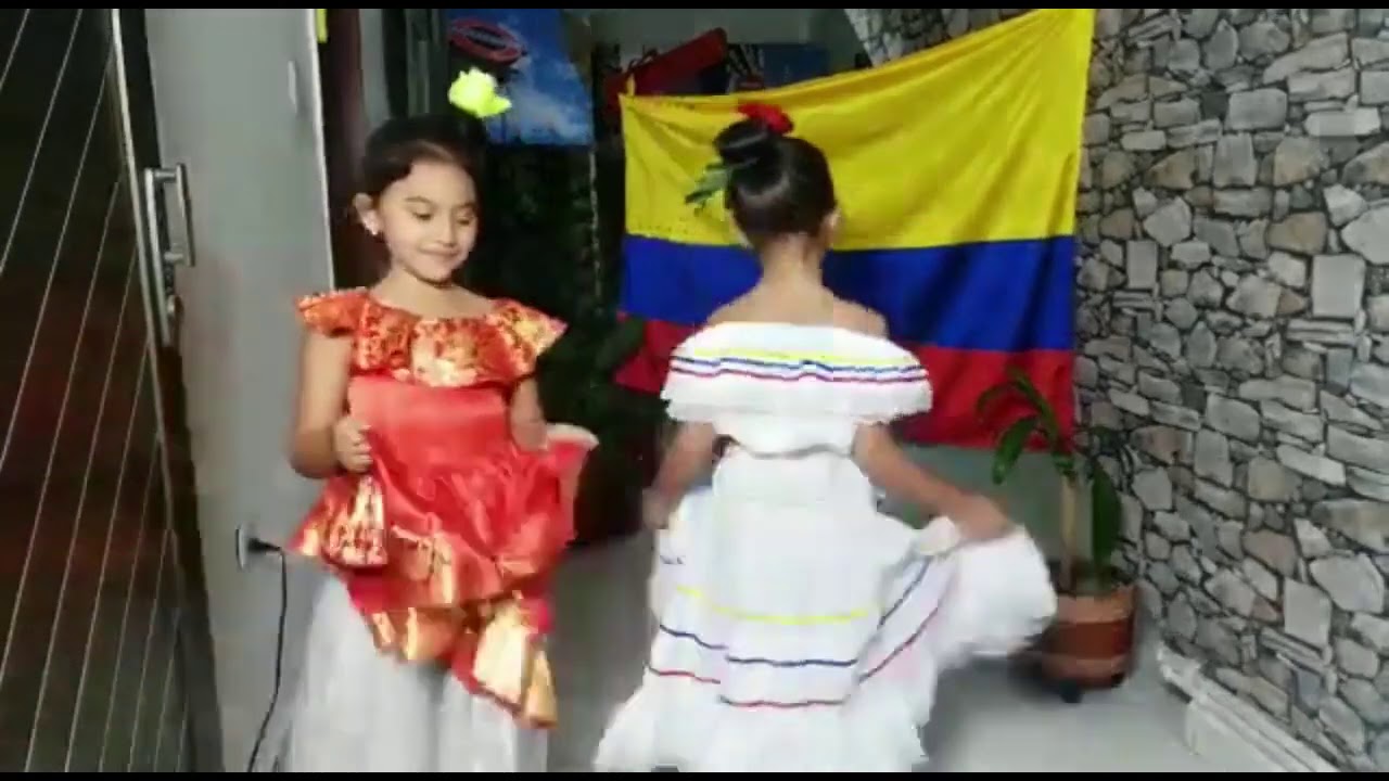 Bailando Cumbia (La Pollera Colorá) - YouTube