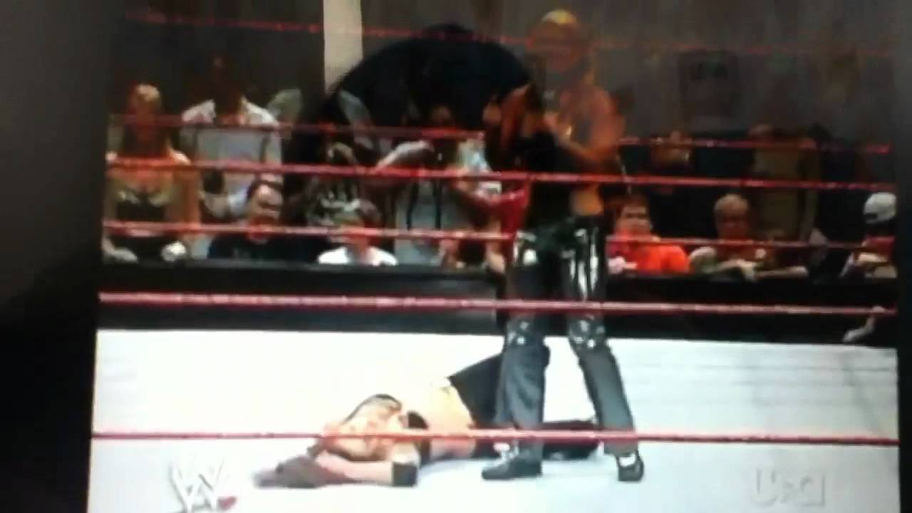 WWE Maria vs Beth Phoenix - YouTube