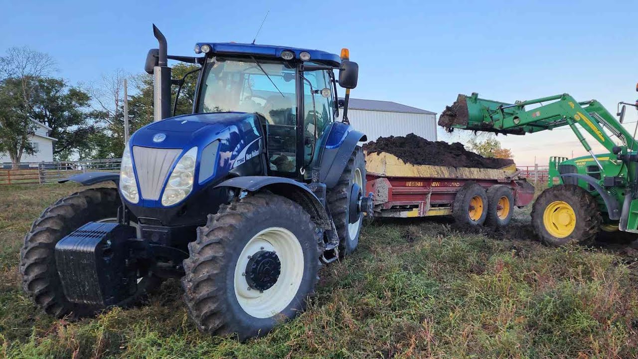 Loading and Spreading Cattle Manure - YouTube