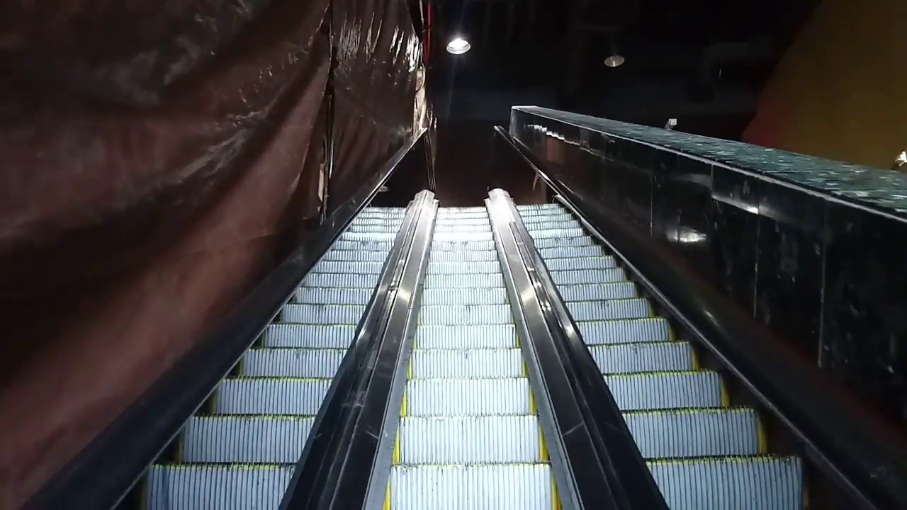 4/30/19 ESCALATORS AT DAY CITY MOVIE THEATRE - YouTube