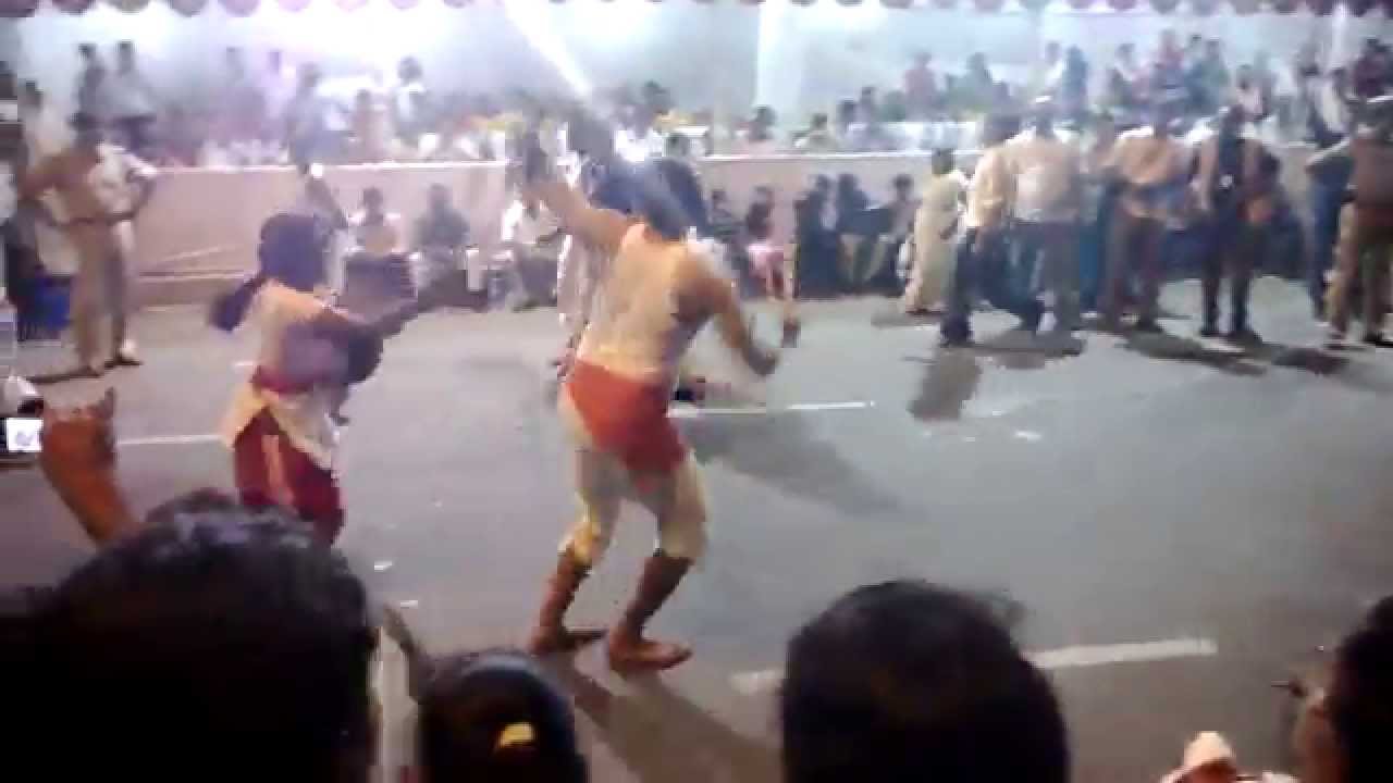 Indian women and men are fighting scene - YouTube