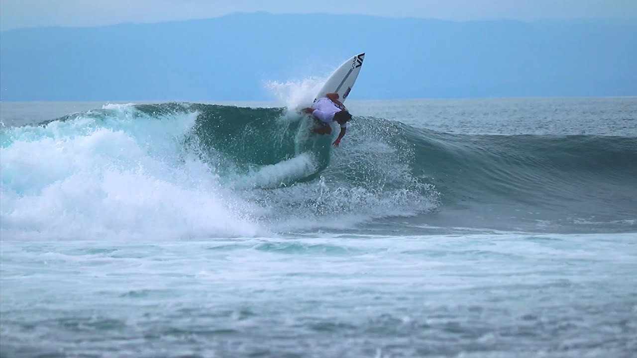 Evening Surf Session At Uluwatu - Surfing Bali - YouTube