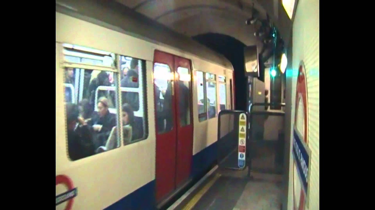 London Underground A62 Stock departing Kings Cross/St Pancras (16th ...