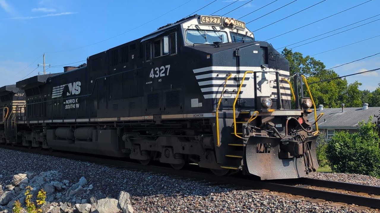 NS 224 With Horn Salute! - YouTube