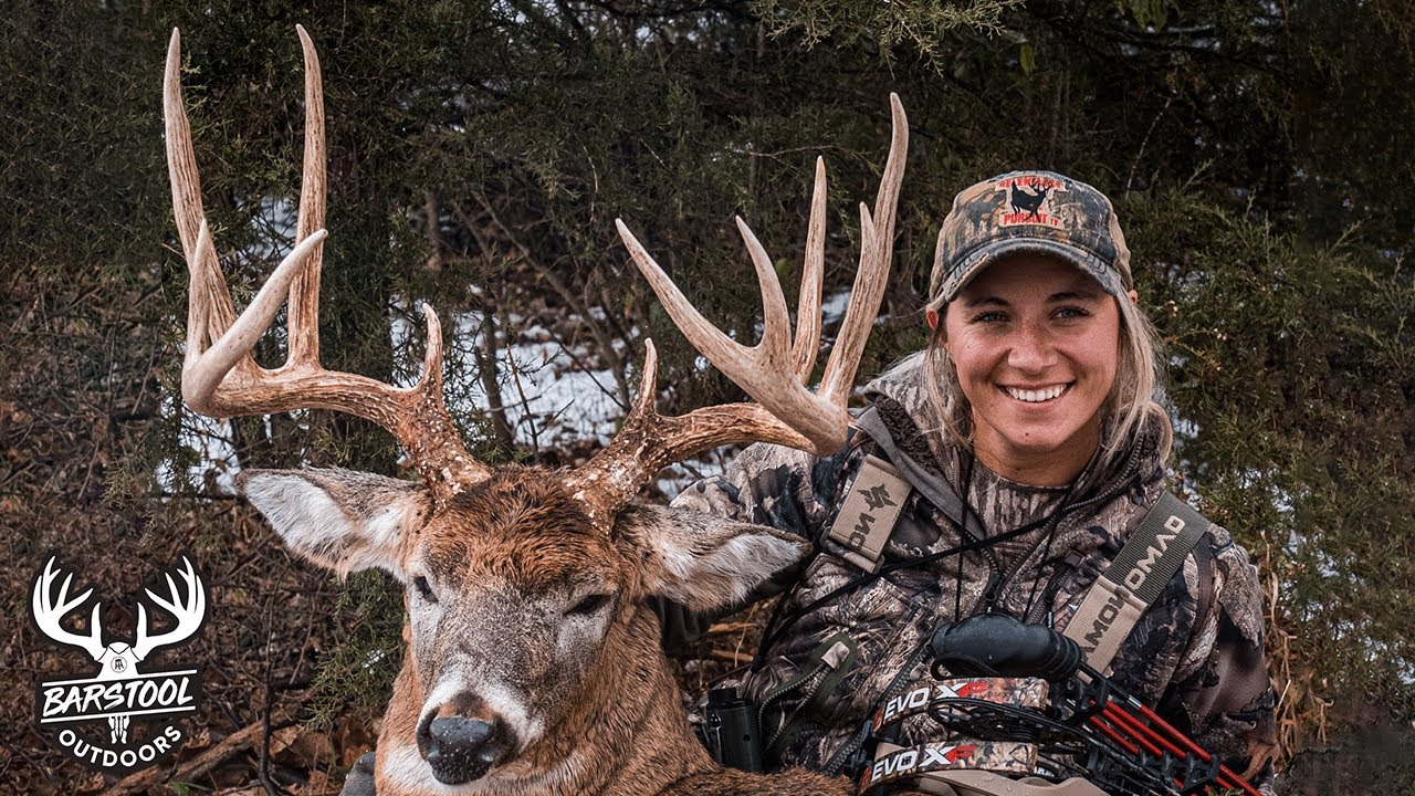 GIANT Illinois Buck Hunted During the Rut! - YouTube