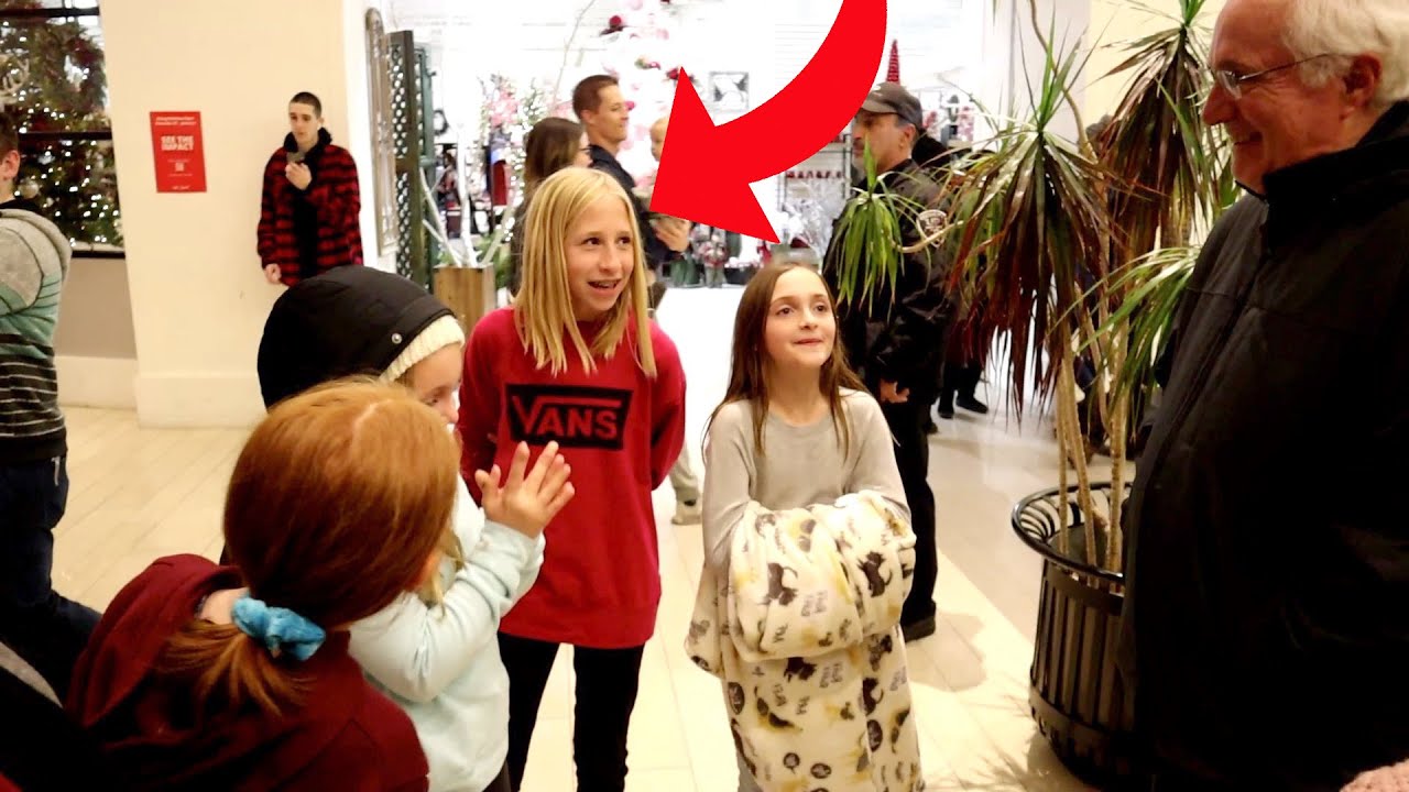 Singing to Strangers while shopping - YouTube