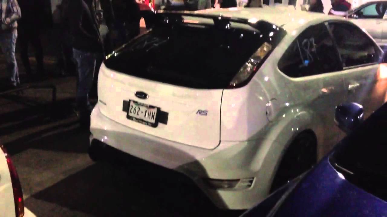 Ford Focus RS shooting flames - YouTube
