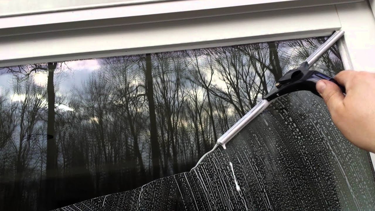 Window cleaning tip - bad rubber leaving line - YouTube