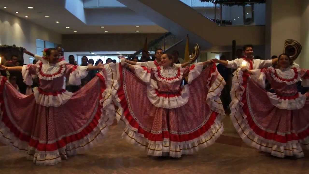 Grupo Folclórico Colombiano en Ecuador _ Cumbia: La Pollera Colora ...