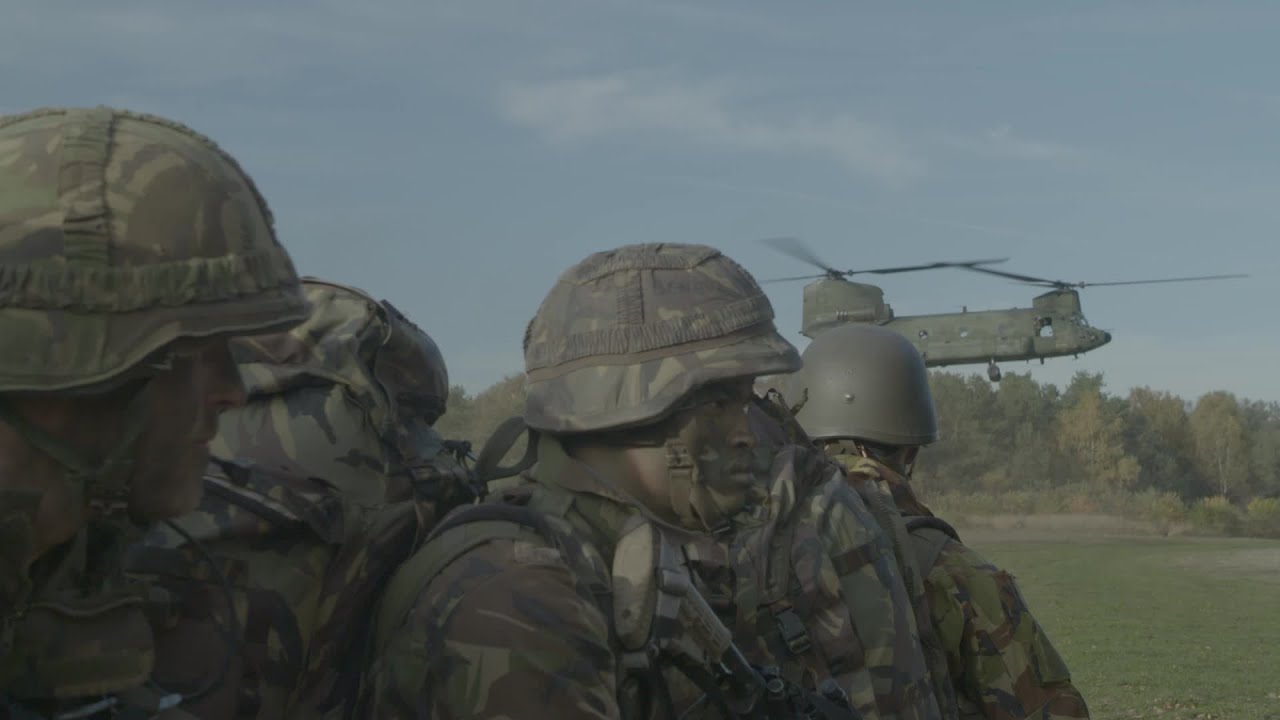 11 Luchtmobiele Brigade - YouTube