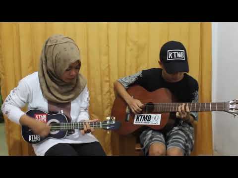 Pengamen cantik buka baju